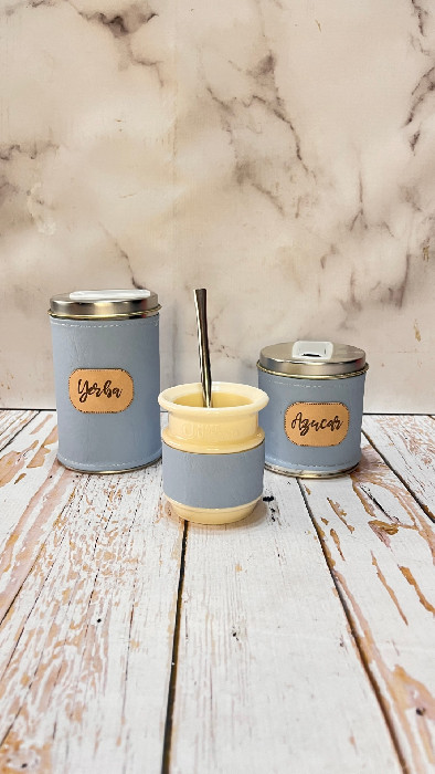 Set latas RC grabadas + mate franja - celeste :: regionaleschasico.com